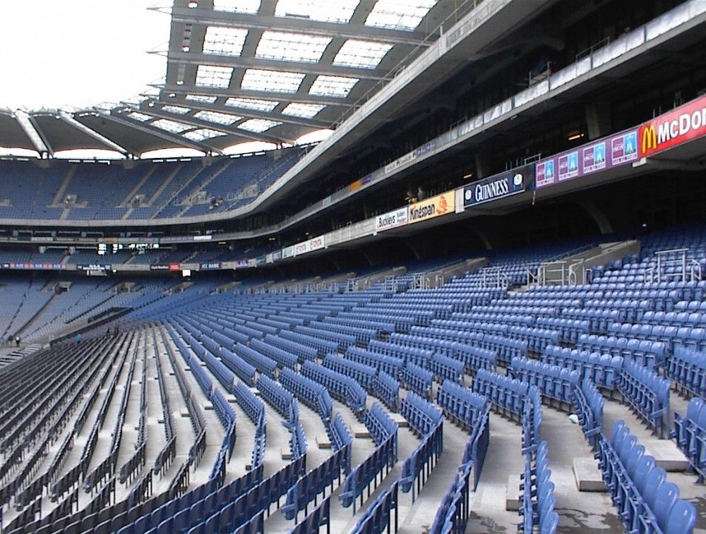 Gradin préfabriqué / en acier / en béton armé / courbé - UNITS - concast