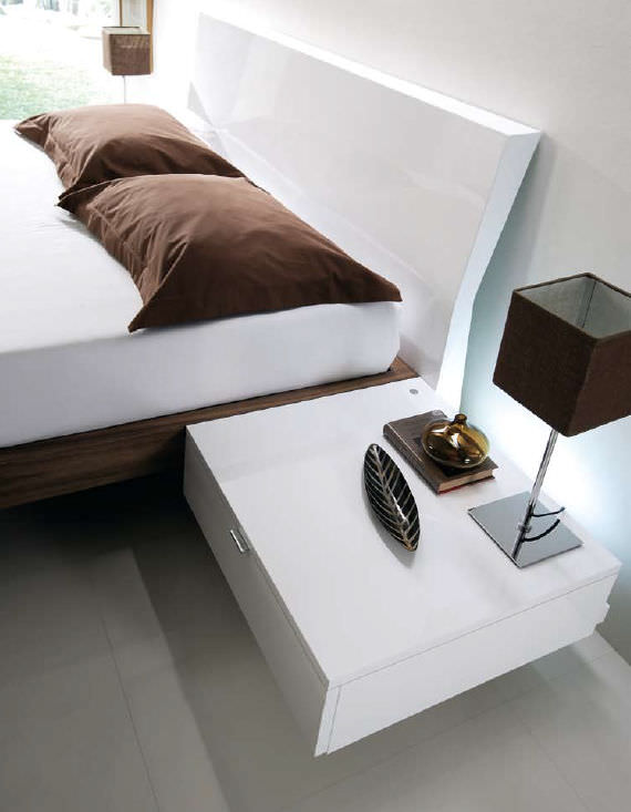 table de chevet qui se fixe au mur