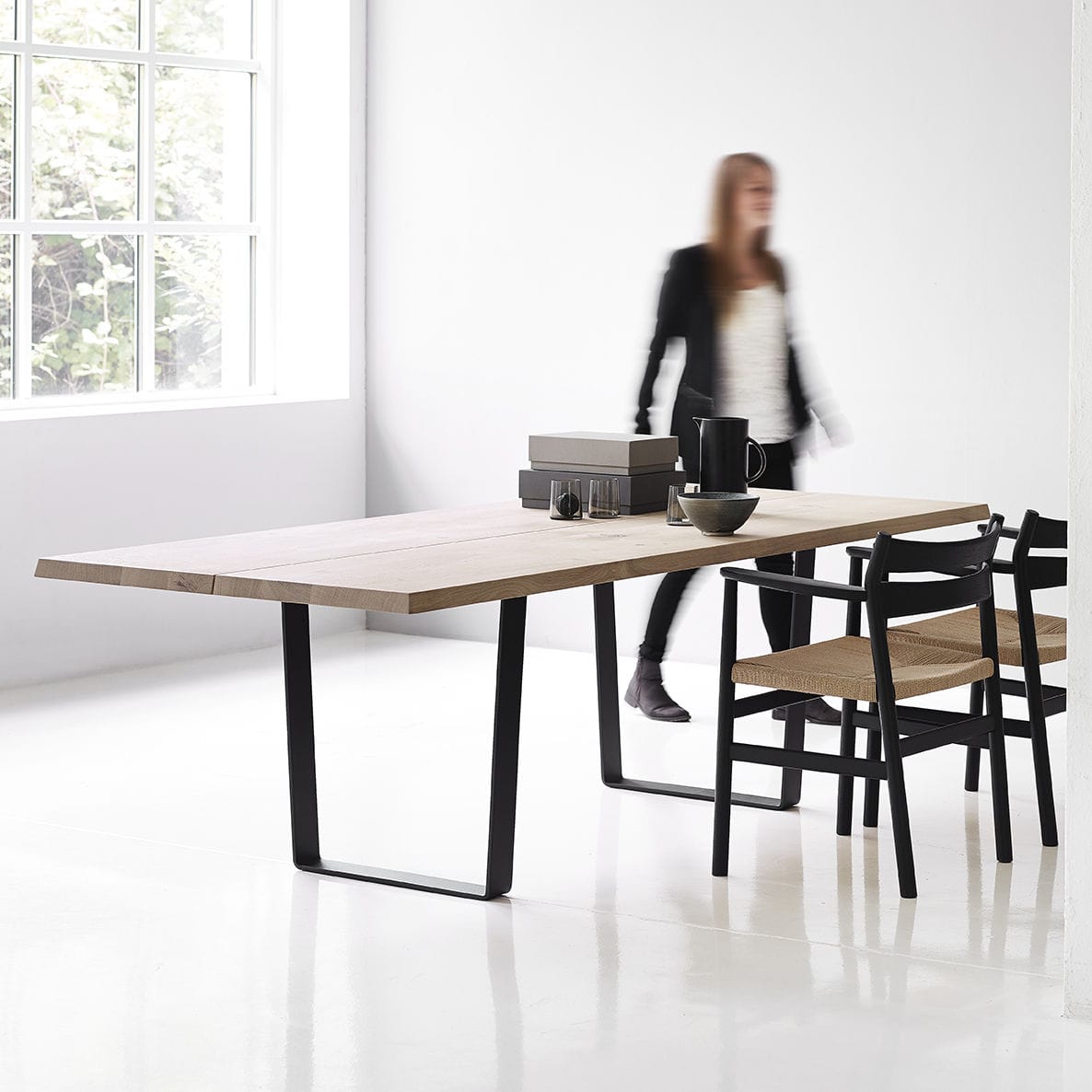 Table à manger contemporaine - LOWLIGHT - DK3 - en chêne / en noyer ...