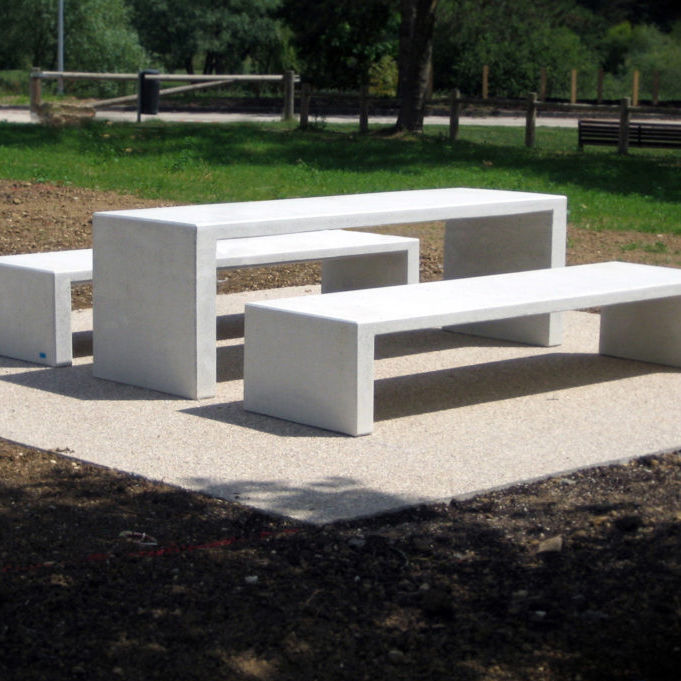 Table contemporaine - Làmina - Durbanis - en béton / avec piètement en ...