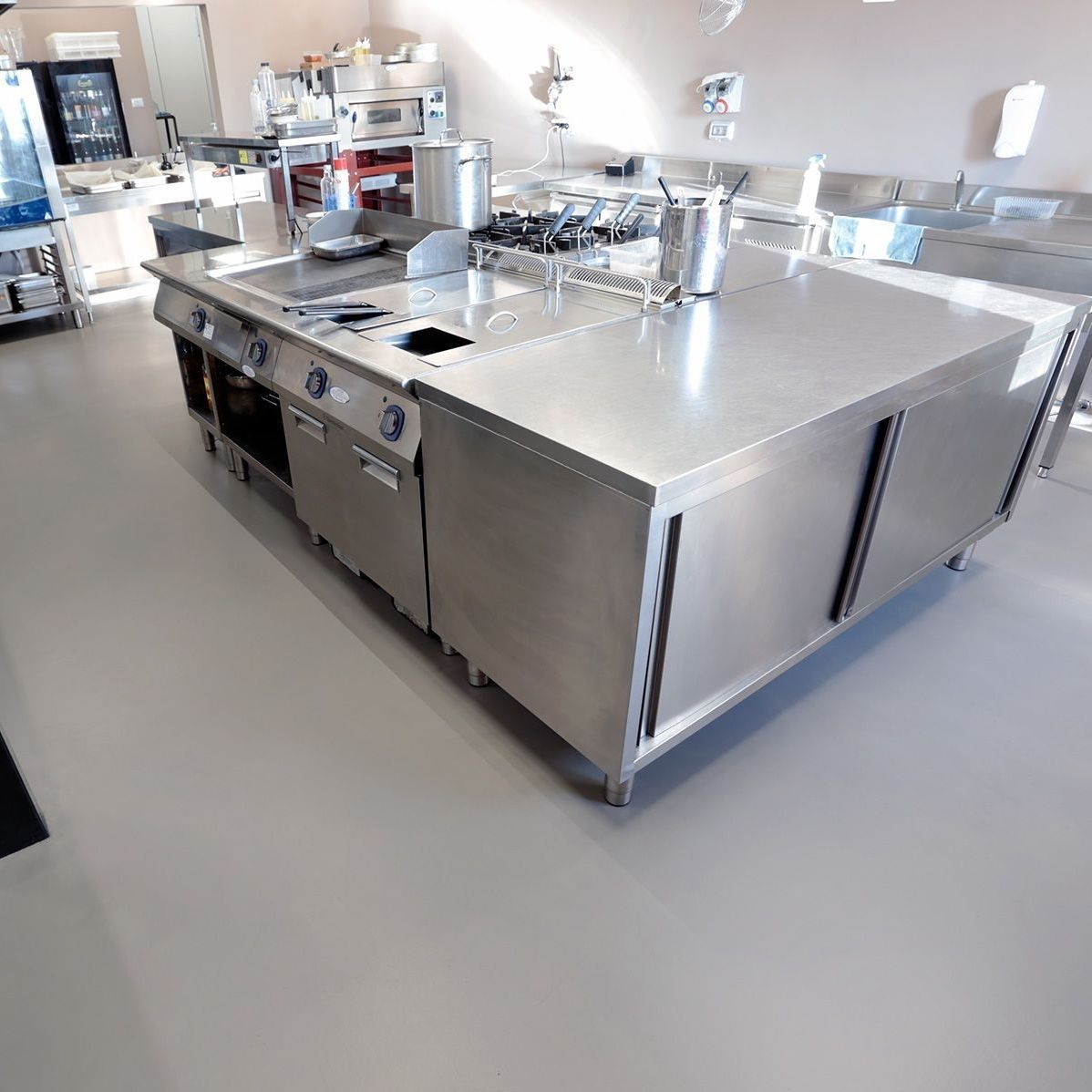 Revêtement de sol en résine - SIVIT - d'intérieur / de cuisine / pour hôtel