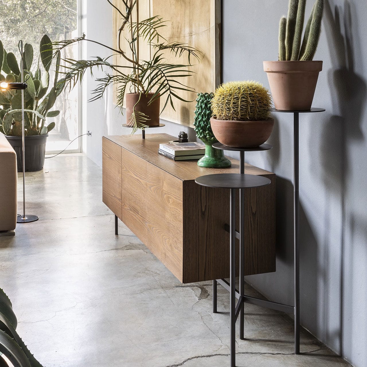 Buffet contemporain - IKEBANA - Mogg - en bois / en métal / avec étagère