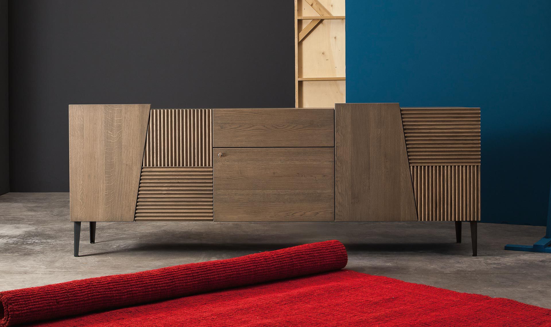 Buffet contemporain - ZERO.16 - Devina Nais - en bois laqué / blanc / gris