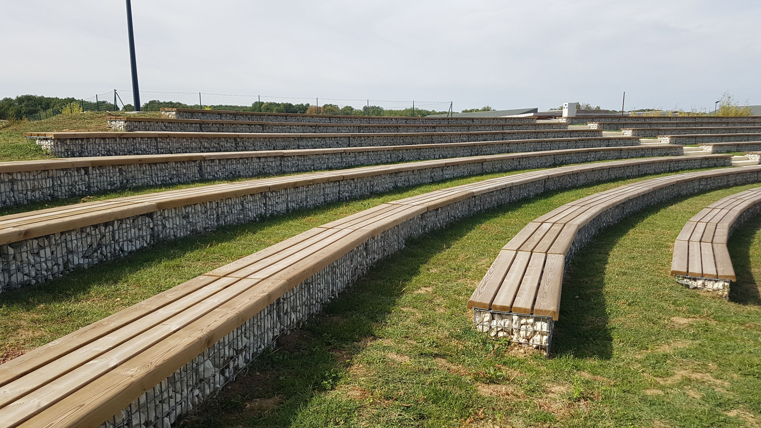 Gradin préfabriqué / en bois / en acier galvanisé - THEATRE DE VERDURE ...
