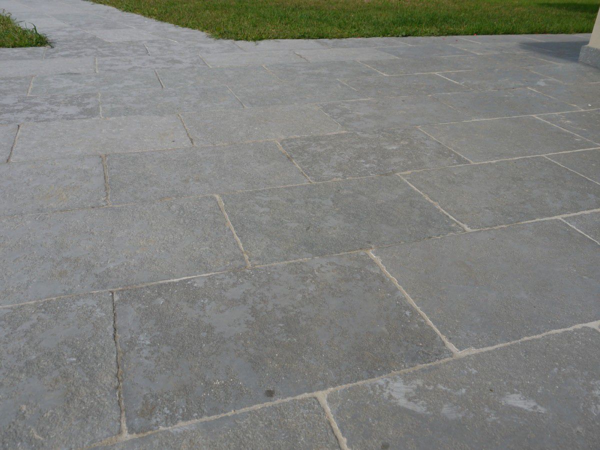 Revêtement de sol en pierre naturelle / pour l'extérieur / pour espace ...