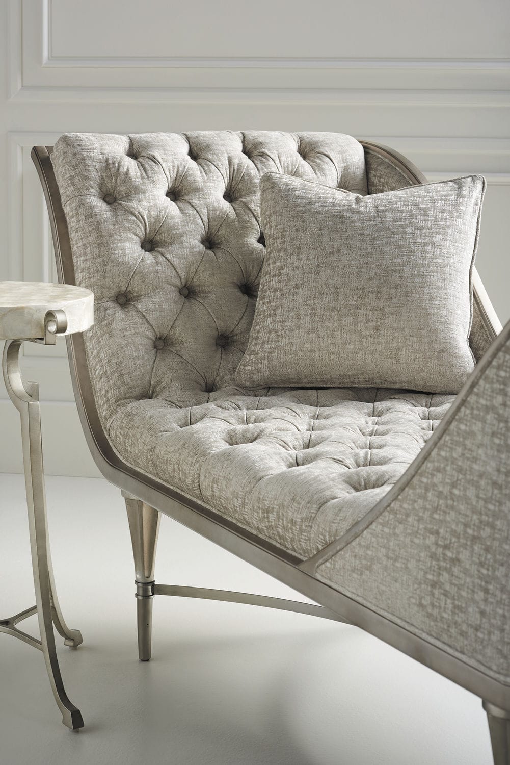 Méridienne classique - CARACOLE UPHOLSTERY - BOTH ENDS MEET - CARACOLE ...
