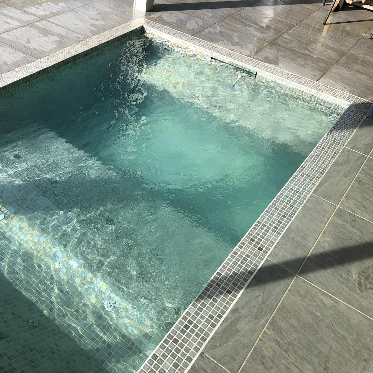 Spa encastrable - TILESTONE 3m x 2m - Tilestone Pools one piece tiled ...