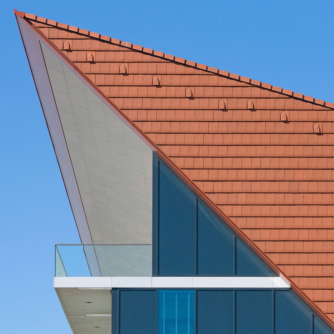 Soffite en composite - VAN DER VALK LEEUWARDEN - ALUCOBOND - en aluminium