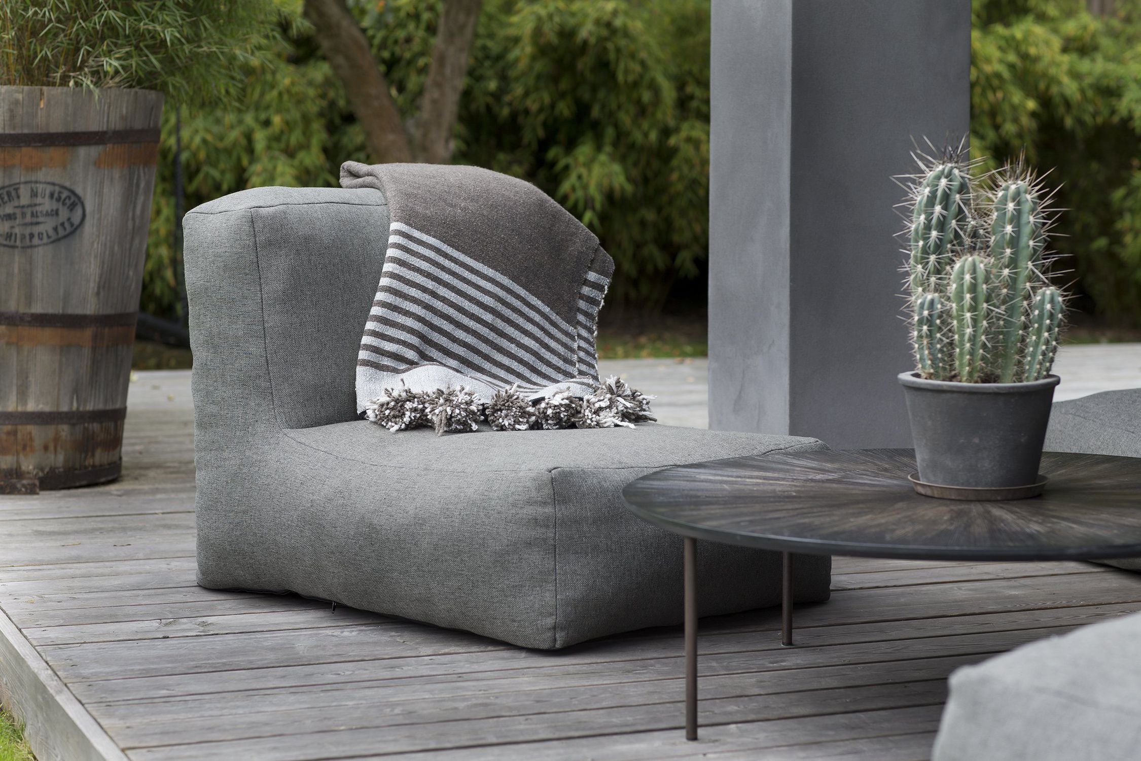 Chauffeuse contemporaine - C-1 : LOUNGE - TROISPOMMES HOME - en tissu ...