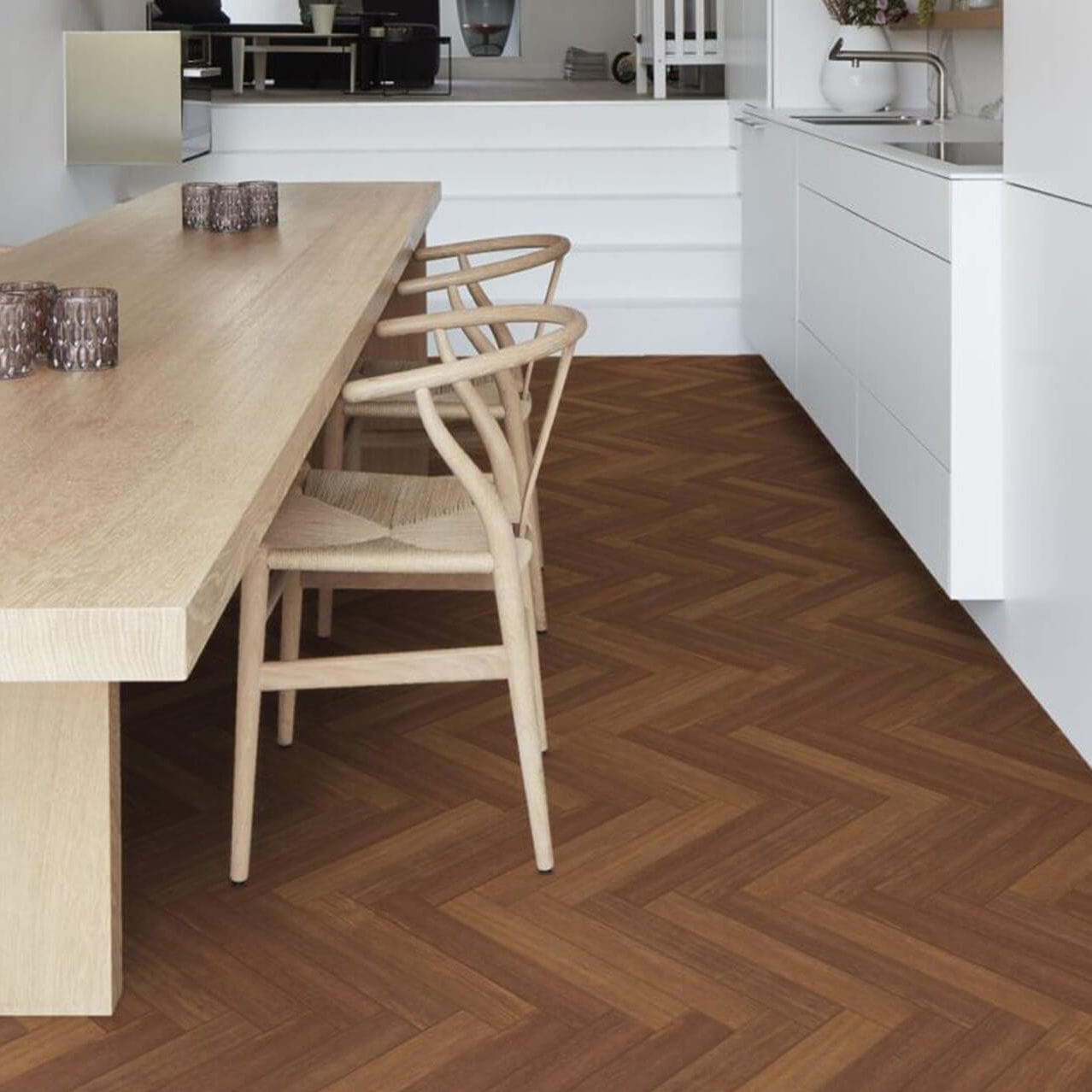 Sol stratifié en teck - BATON ROMPU TEAK BROWN - Décoplus Parquets ...