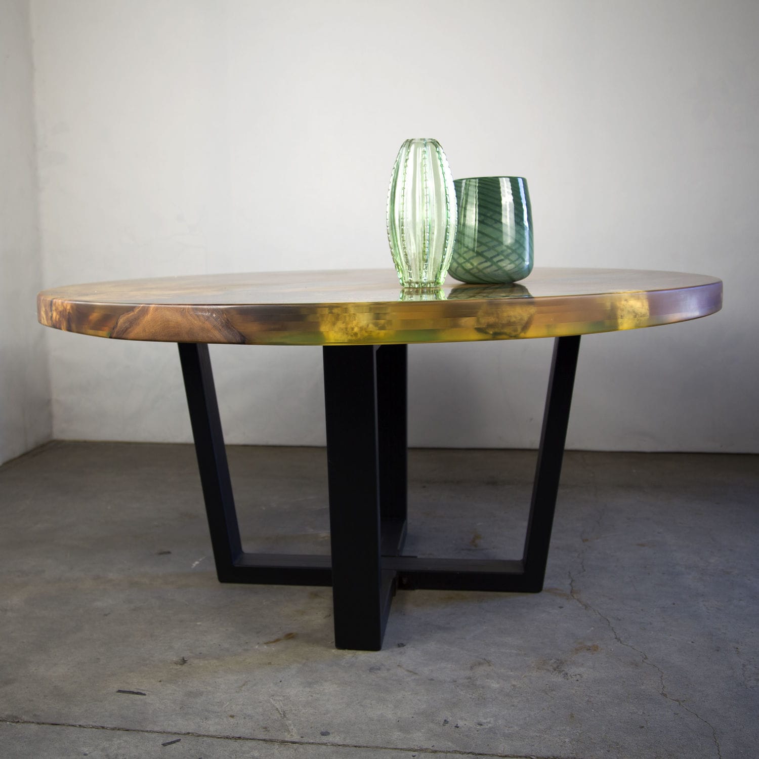 Table contemporaine - 220001 - Icewood - en bois / en résine / avec ...