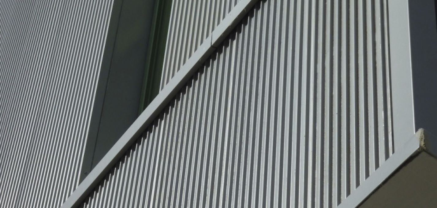 Bardage en lames / en acier / nervuré / prélaqué - PULSATION ...