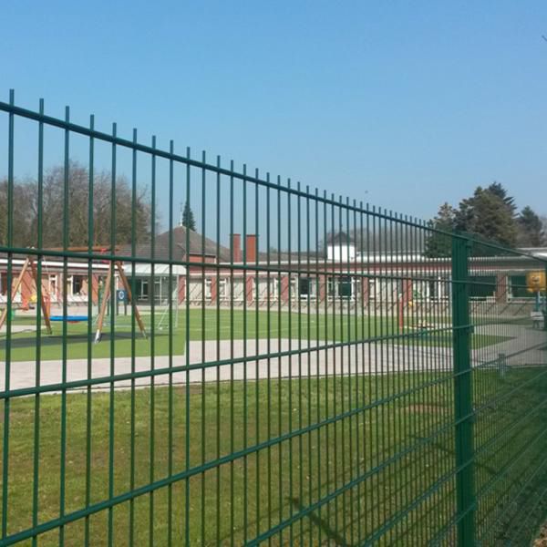 Clôture en treillis soudé - NYLOFOR 2DS - Betafence International ...