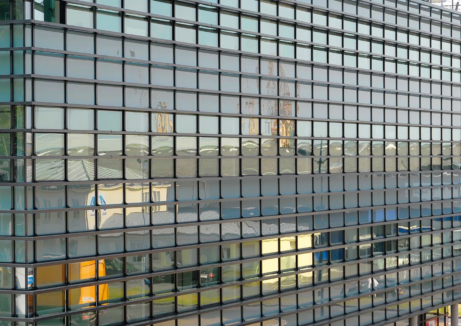 Mur-rideau ossature autoportante / en aluminium et en verre / avec ...