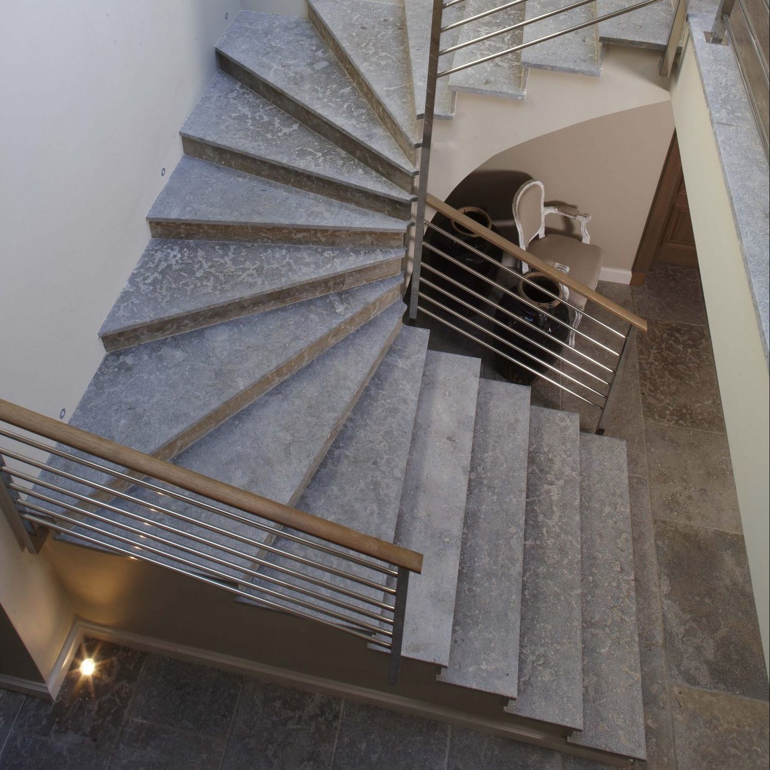 Escalier en colimaçon - AUBEROCHE MANGANÈSE - OCCITANIE PIERRES - à ...