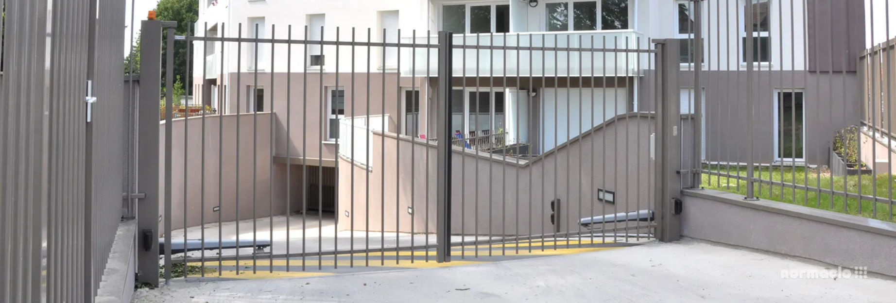 Portail pivotant - PRIMALIS - NORMACLO - en acier galvanisé / en acier ...