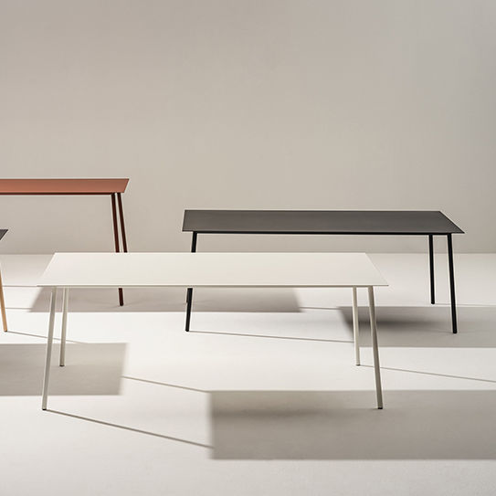 Table contemporaine - ONEMM - Arper - en tôle d'acier / avec piètement ...