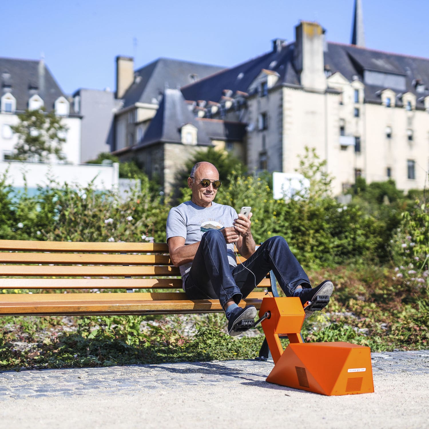 Borne de recharge à pédales - ILO V3 - LUDIK ENERGIE - pour smartphone / USB / respectueux de l ...