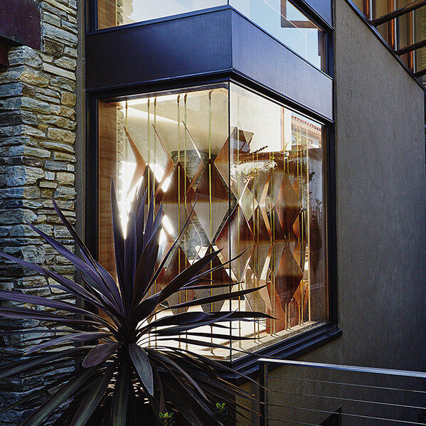 Brise-soleil en noyer - Elish Warlop Design Studio - pour fenêtre ...