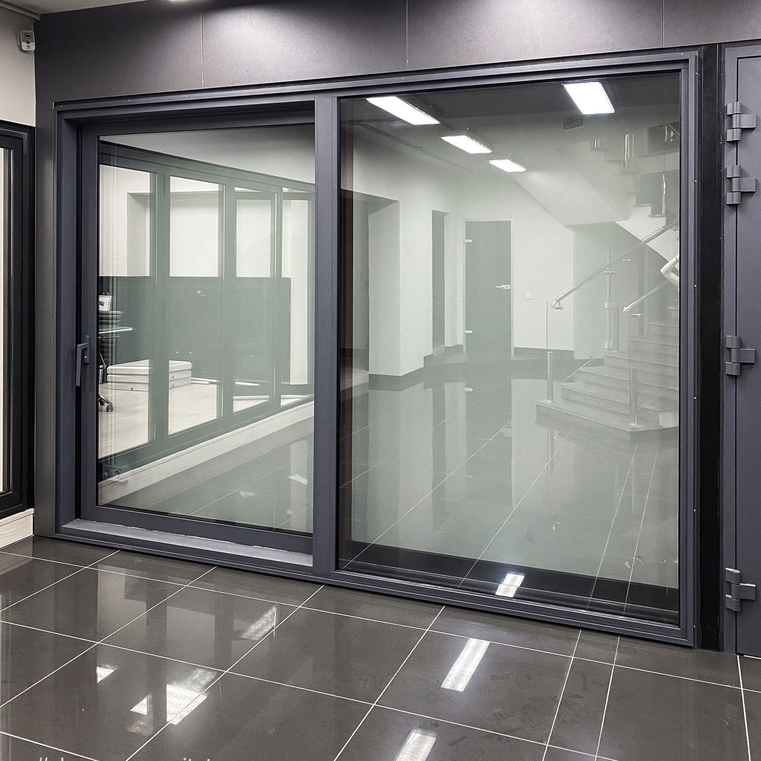 Baie vitrée coulissante - PANORAMA - PARITET LLC - en métal / 2 vantaux ...