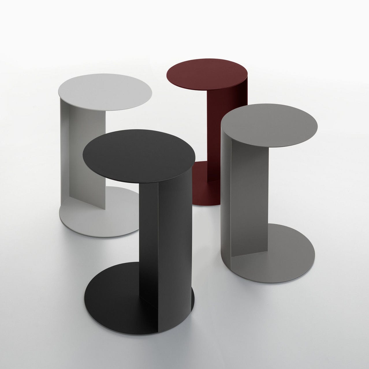 Table d'appoint contemporaine - TO - PLANK - en tôle d'acier / avec ...