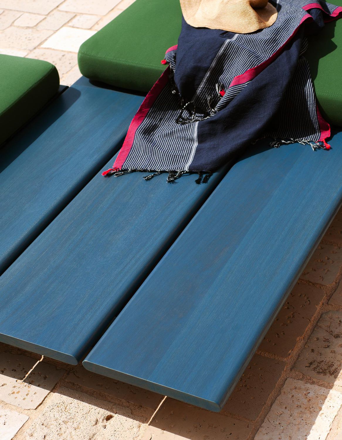 Table basse contemporaine - EOLIE 013 - RODA - en iroko / avec piètement en iroko / carrée