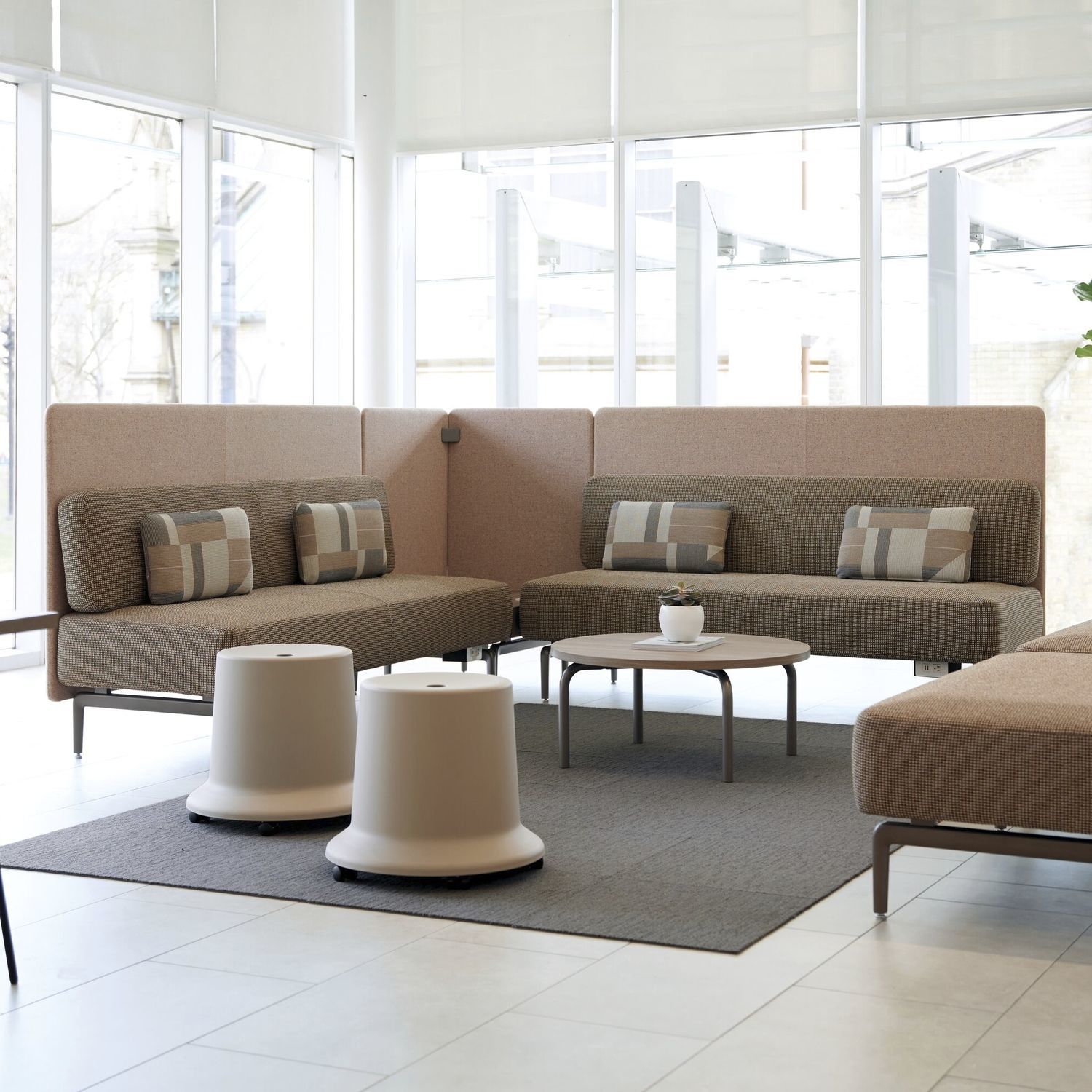 Banquette modulable - BANQS - Teknion - contemporaine / en tissu / en cuir