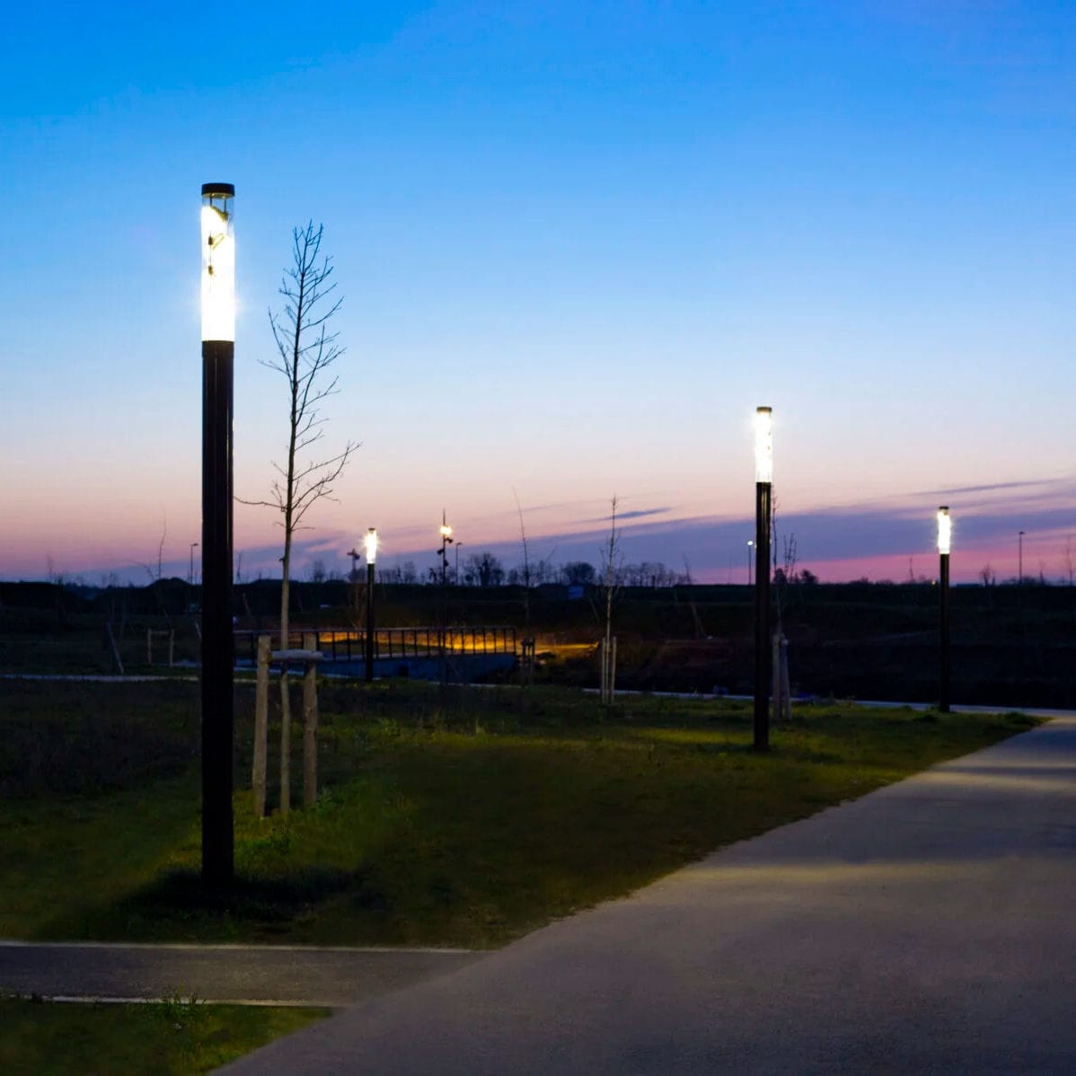 Colonne lumineuse contemporaine - Amarante - Eclatec - en aluminium ...