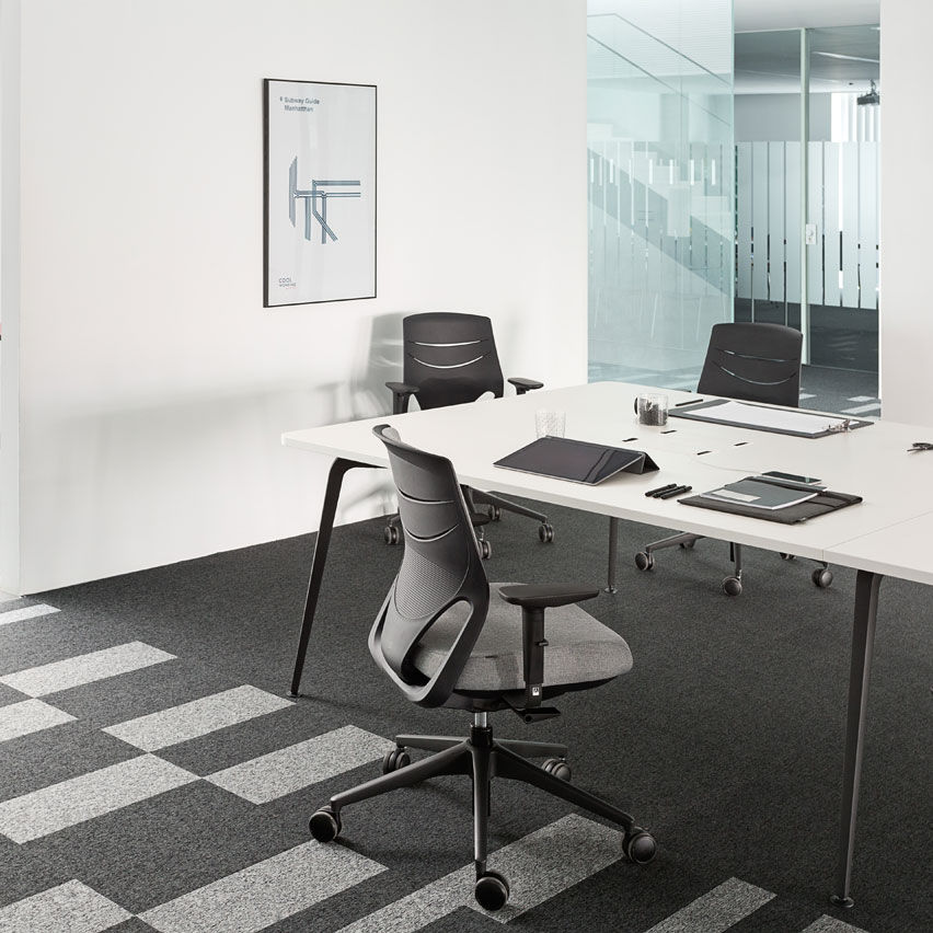 Fauteuil de bureau contemporain - EFIT - Actiu - en tissu / en mousse ...