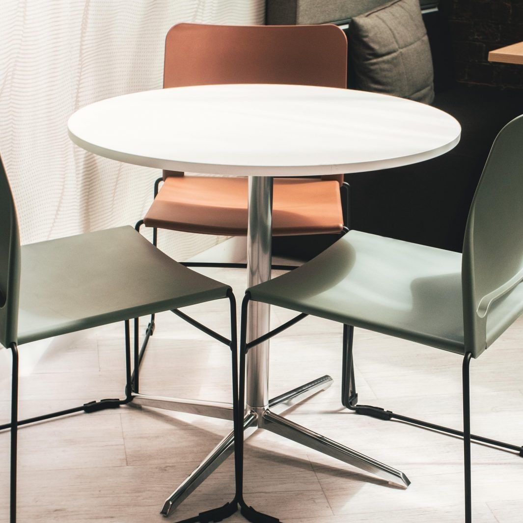 Table bistrot contemporaine - MATCH - Connection - en bois / avec ...