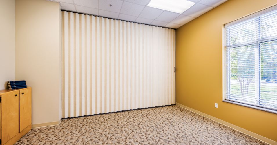 Cloison pliante / en tissu / stratifiée / à usage professionnel ...