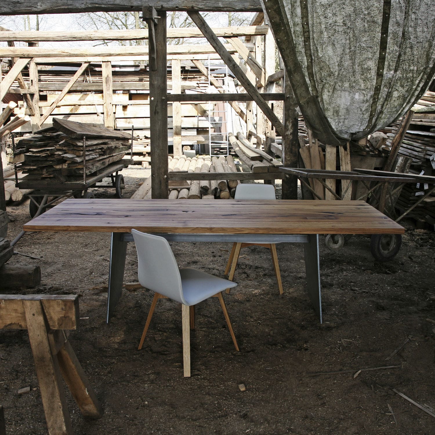 Table contemporaine - BARBAROSSA - KFF - en acier / avec piètement en ...