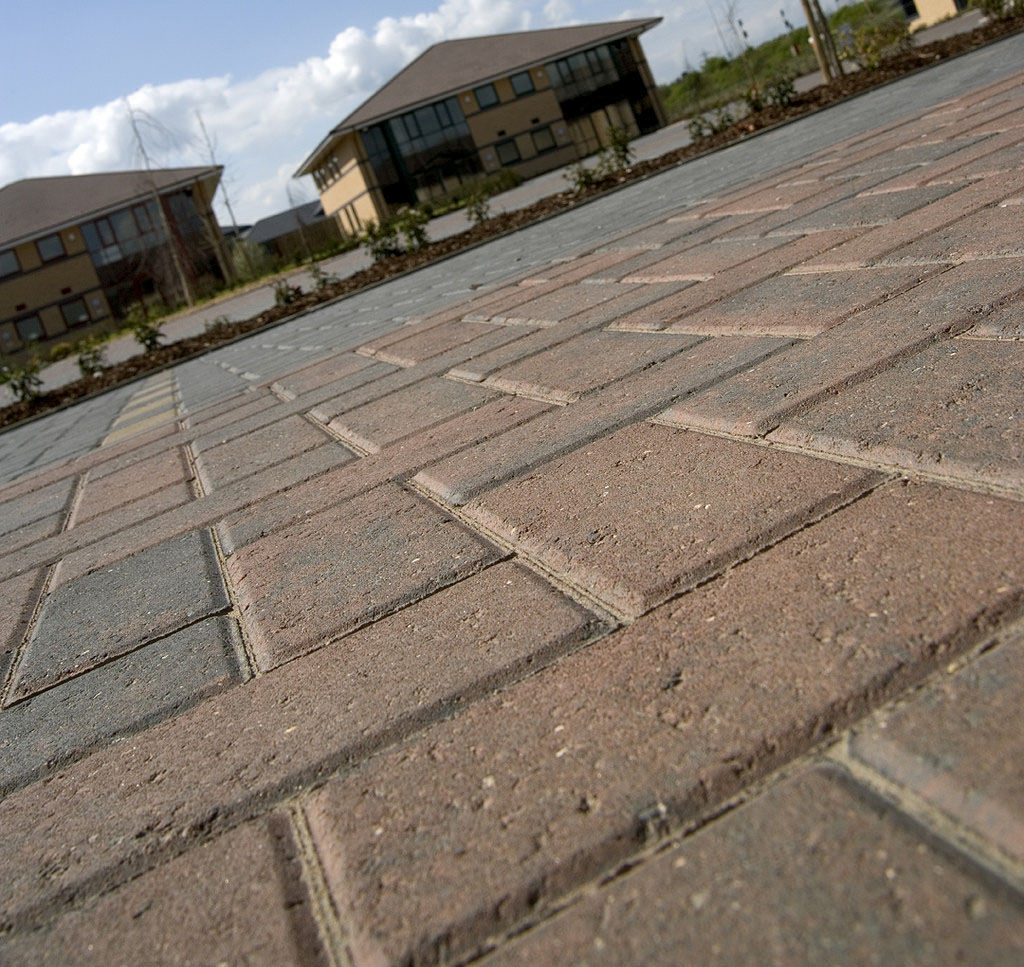 Pavé en béton / antiabrasion / pour piétons / carrossable - EUROPA ...