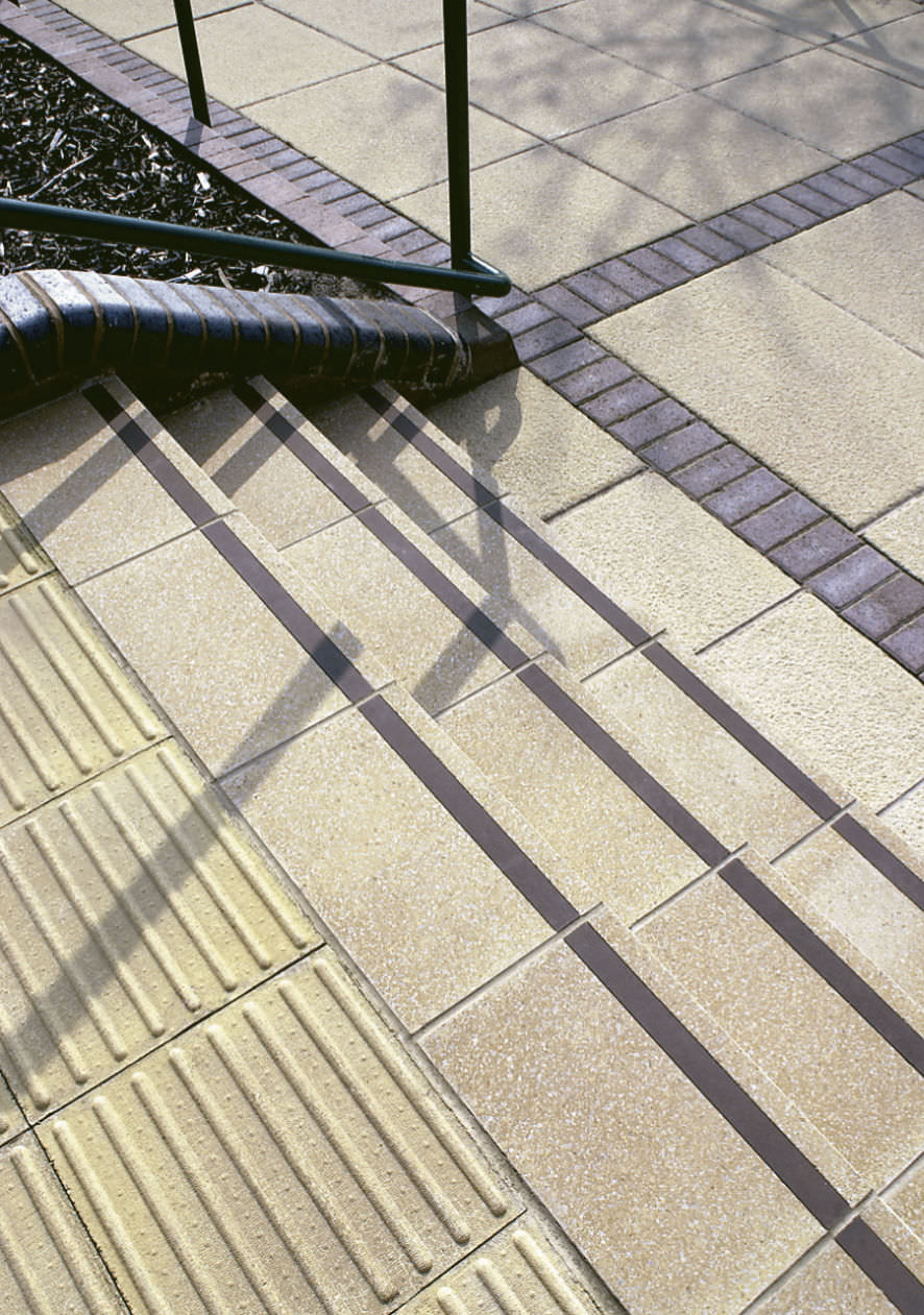 Marche en béton - Marshalls plc - antidérapante