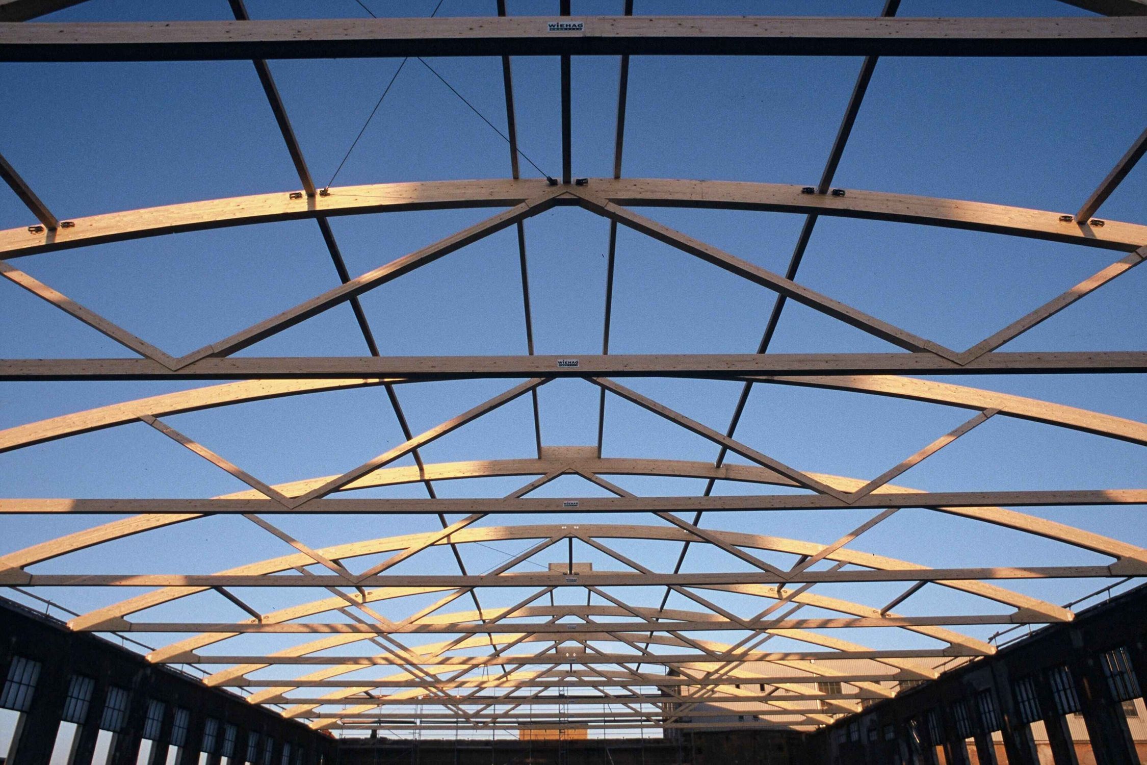 Poutre en bois lamellé-collé - FREESPAN TRUSS - Wiehag - de section ...