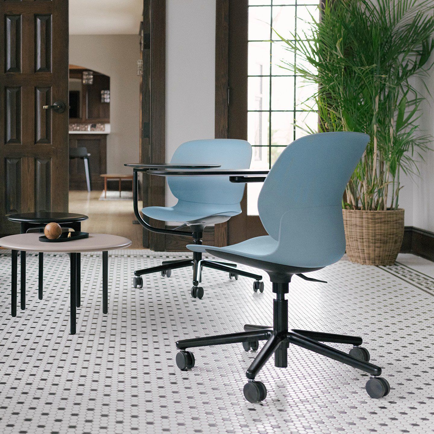 Chaise contemporaine - MAARI - Haworth - en tissu / en plastique / avec ...