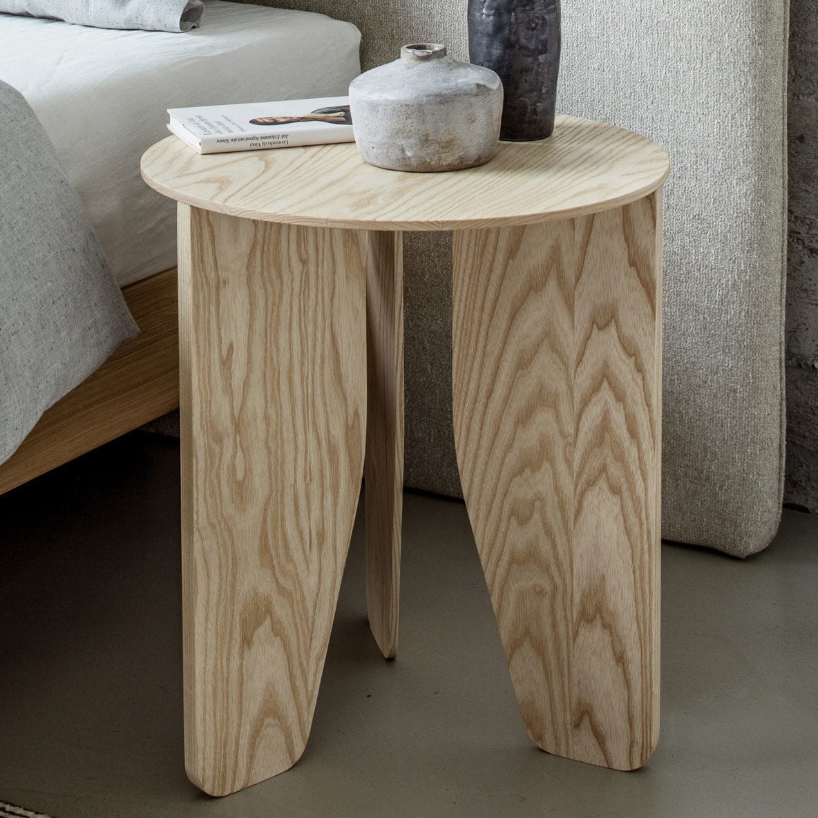 Table d'appoint contemporaine - CUT - more - en bois massif / avec ...