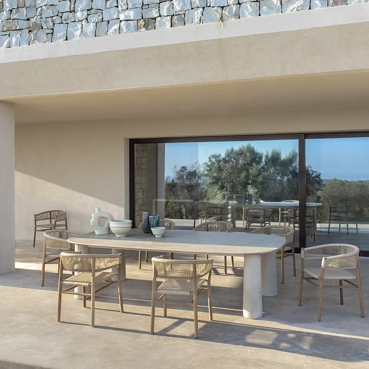 Table à manger contemporaine - Bold - Ethimo - en béton / avec piètement en béton / ovale