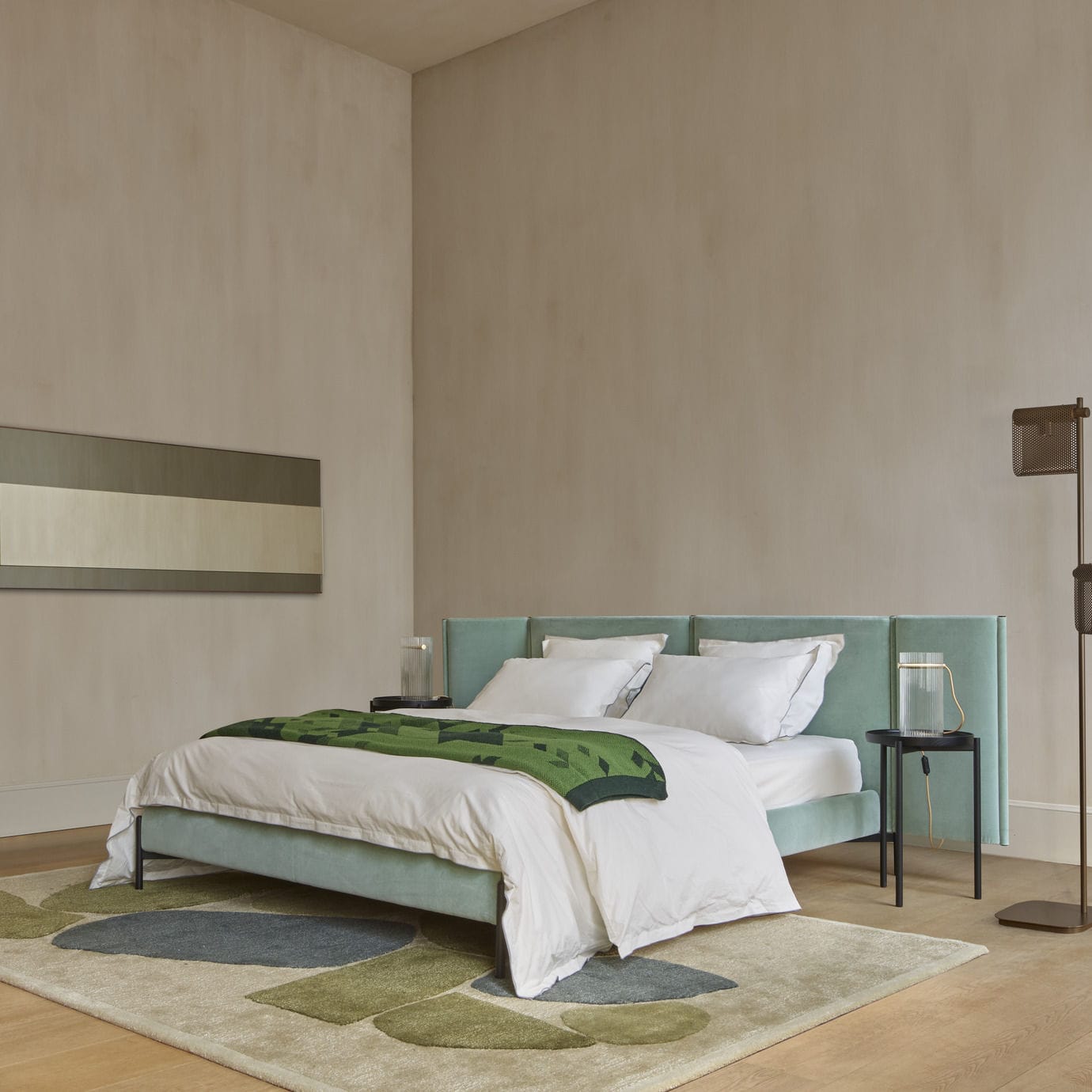 Lit double - HYPNA - CINNA - minimaliste / avec tête de lit / MDF