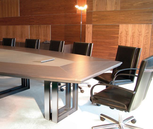 Table de conférence contemporaine - MARCUS - JMM - en bois / en métal ...