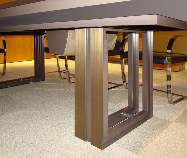 Table de conférence contemporaine - MARCUS - JMM - en bois / en métal ...