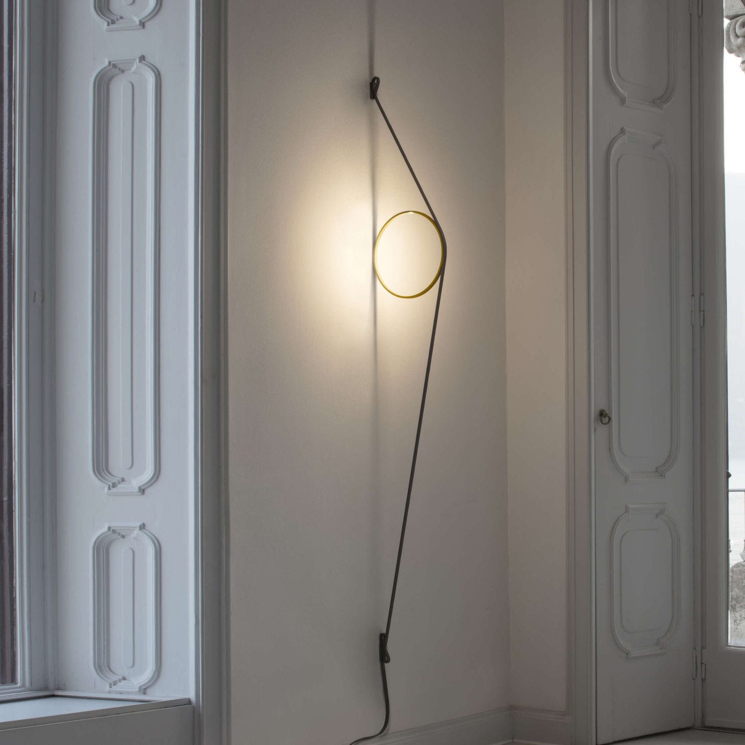 Applique murale contemporaine - Wirering - FLOS - d'intérieur / en aluminium extrudé / en ABS