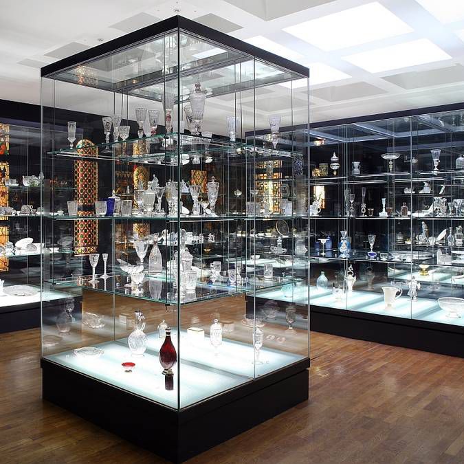 Vitrine contemporaine - HLS - Glasbau Hahn GmbH - en verre / en métal ...