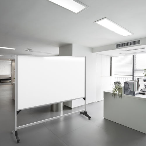 Tableau blanc - ROLLAROUND—WHITEBOARD STAND - Magnatag Visible Systems ...